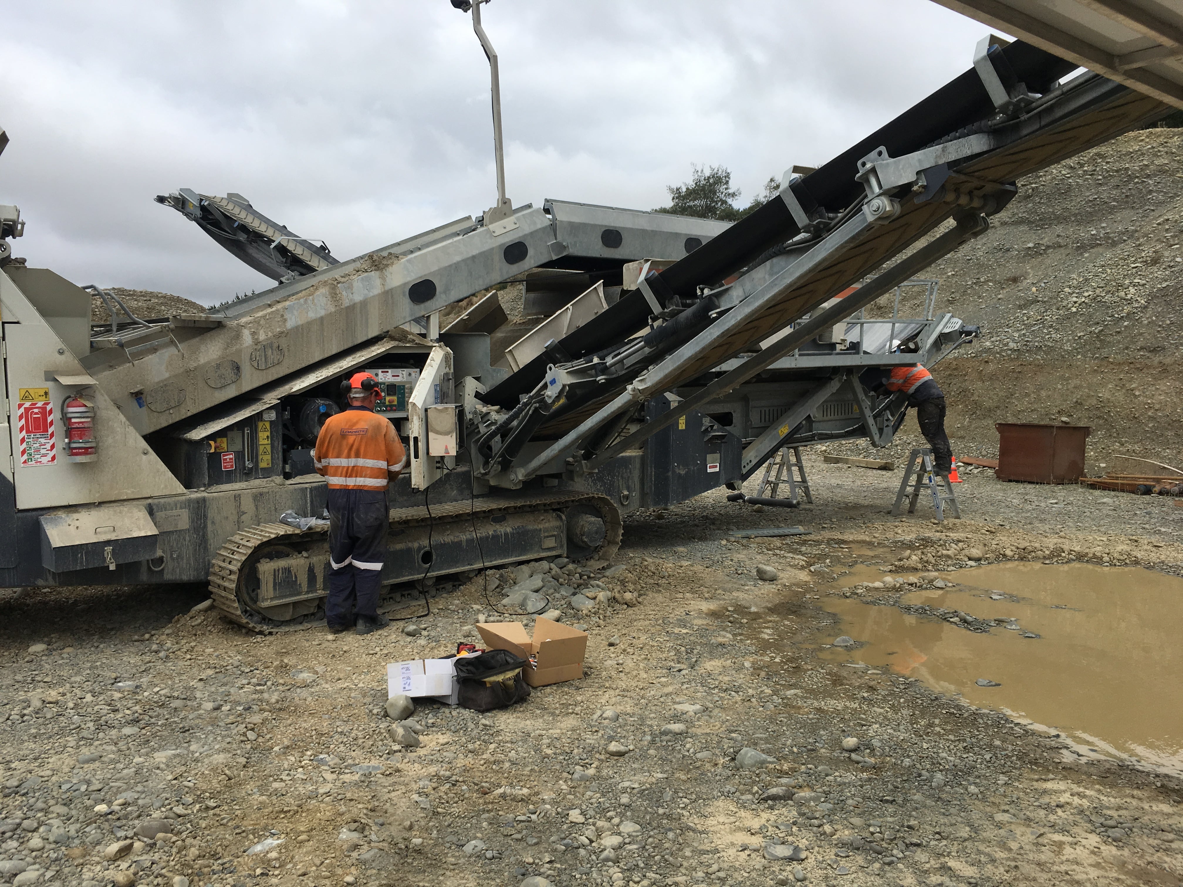 Winstones new screening conveyor belt scales Loadrite C 2850 - Loadrite ...